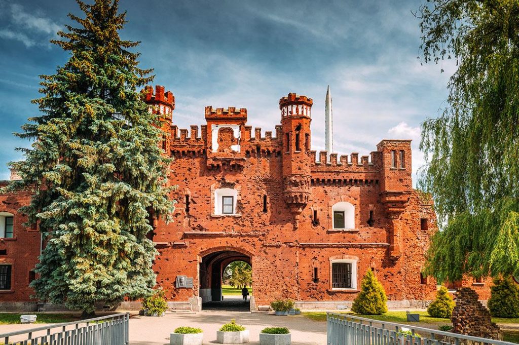 The Memorial complex "Brest Hero Fortress". A walk through the heroic ...