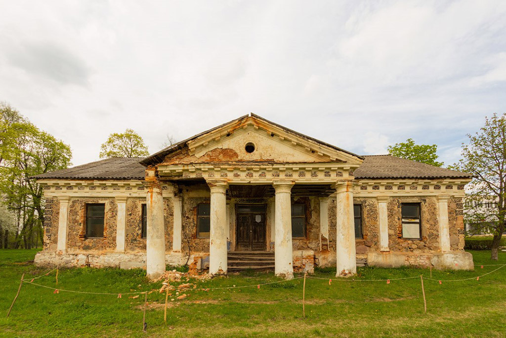 The Zavisha Estate "Kukhtichi" in Pervomaisk — Belarus Travel